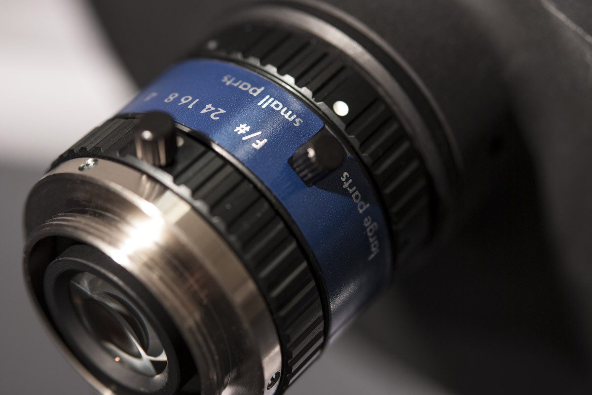 只需一台相机便可实现360度顶视图和侧视图拍摄的折反射环外侧镜头